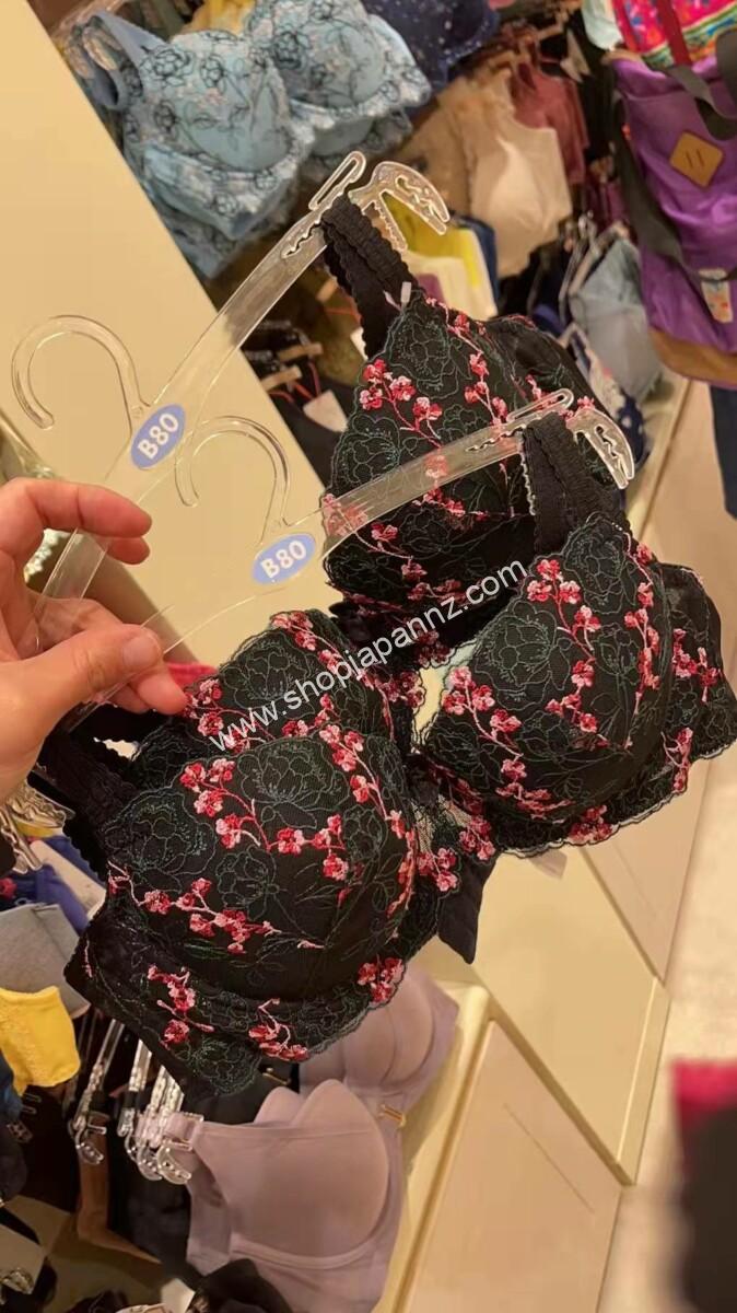 Triumph Black Lace Set 80B(M) 80C(L) 黛安芬内衣套装 | Shop Japan